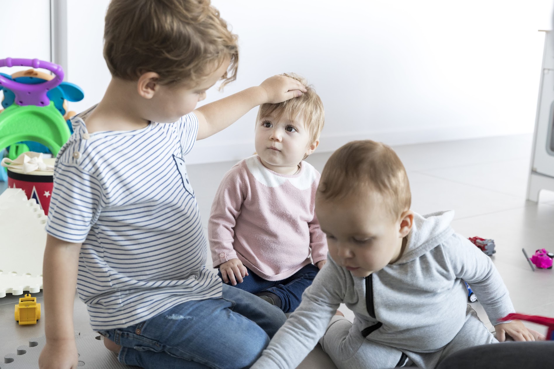 7 manieren om je kind empathisch én assertief te leren zijn | Mamabaas